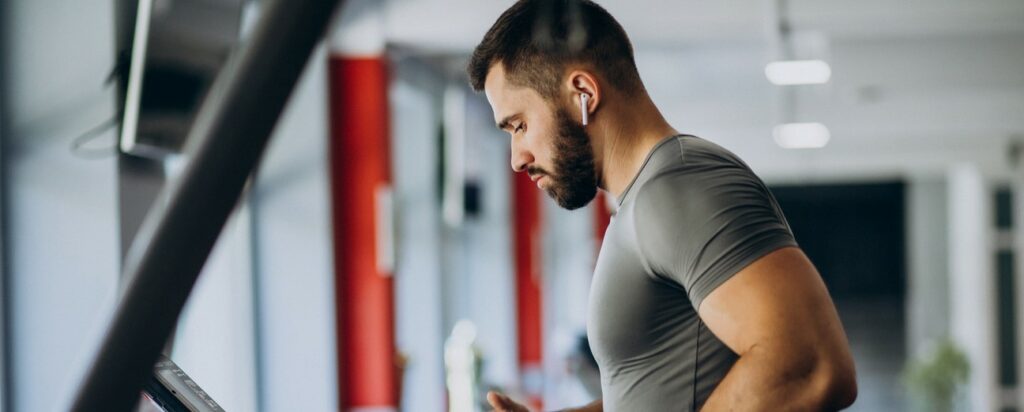 Treino HIT para fazer na esteira - Smart Fit News